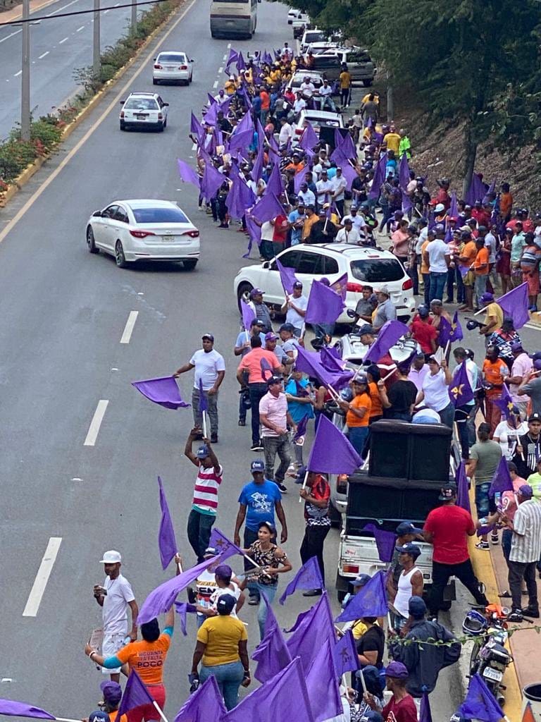 Militantes Del PLD Realizan "tradicional Toque De Bandera" Para Recibir ...