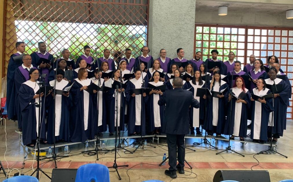 Coro Arquidiocesano De Santiago Lleva Evangelio A Través Del Canto ...