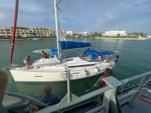 Armada De RD Rescata A 4 Extranjeros A Bordo De Un Velero En Alta Mar ...